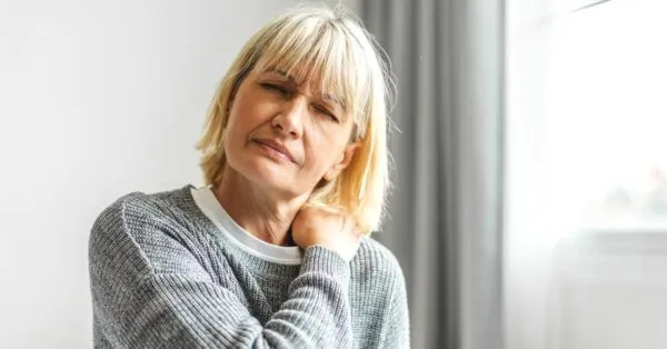 How To Know When a Stiff Neck Is Serious: 5 Signs